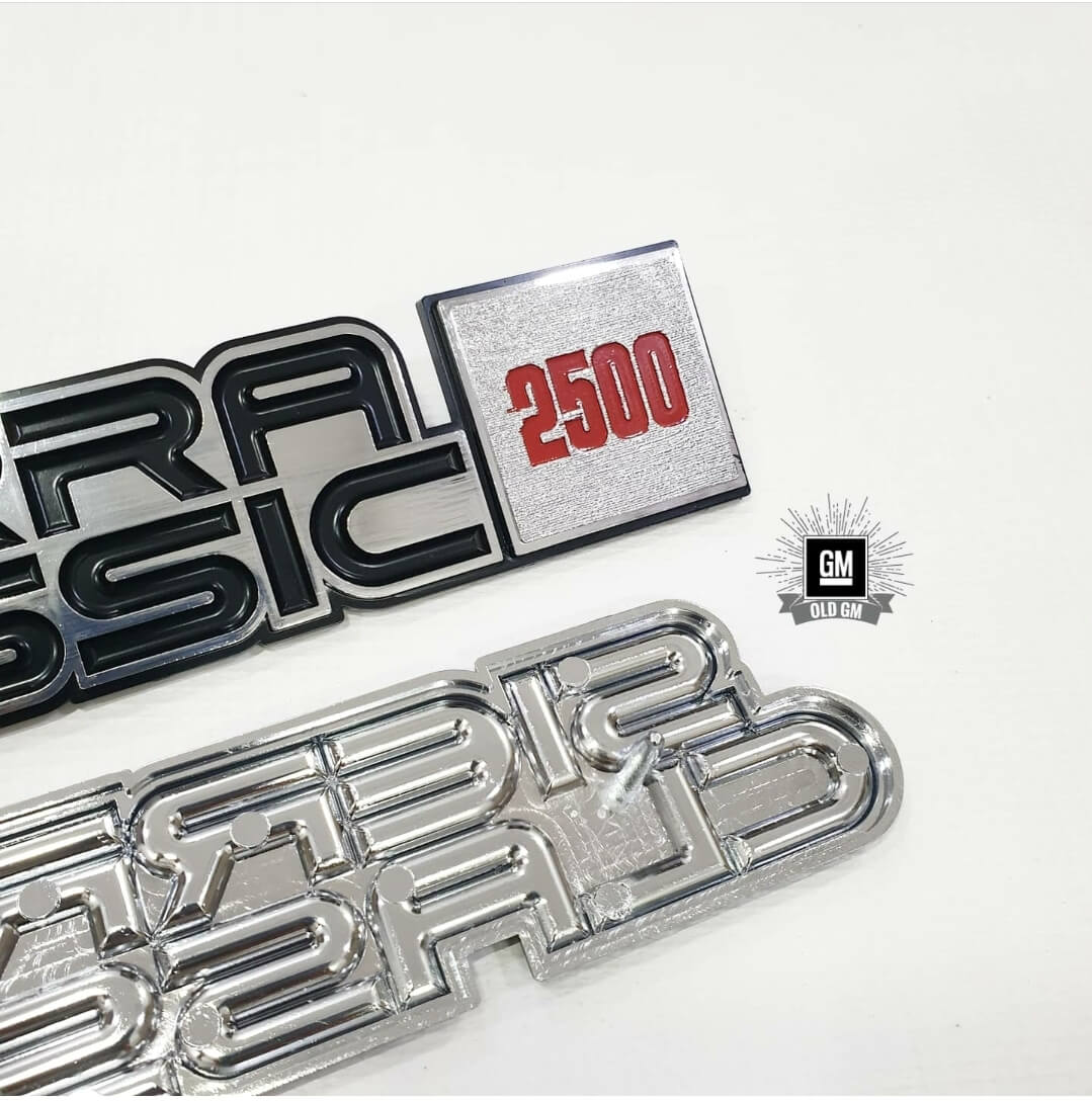 Reproduction 81-87 GMC Sierra Classic 2500 Fender Emblem Set - Old GM
