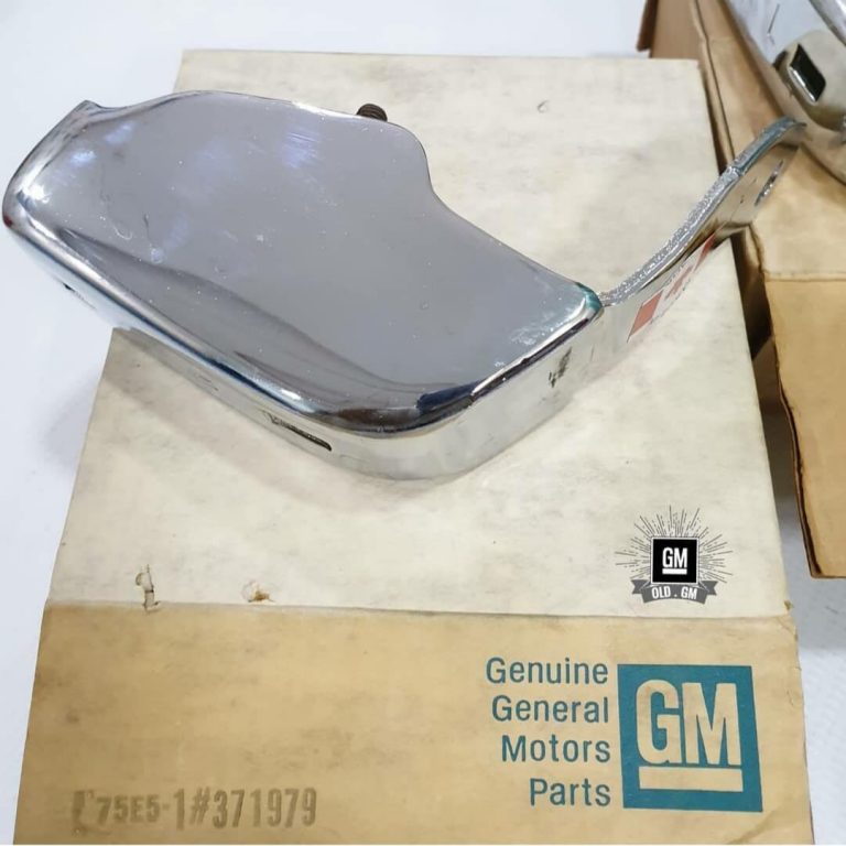 NOS GM 77-79 Caprice & Impala Rear Bumper Guard Set - Old GM